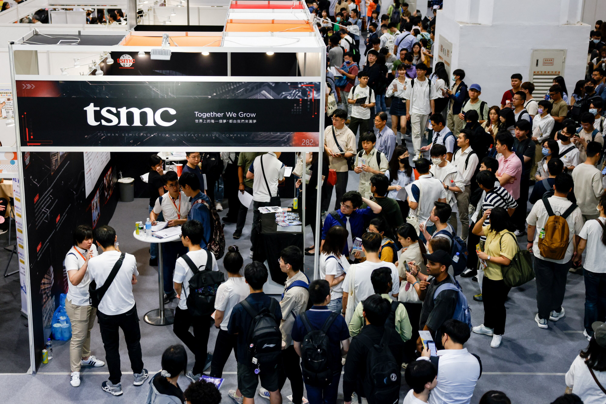 What is Microelectronics: Applications, Significance and Challenges ...